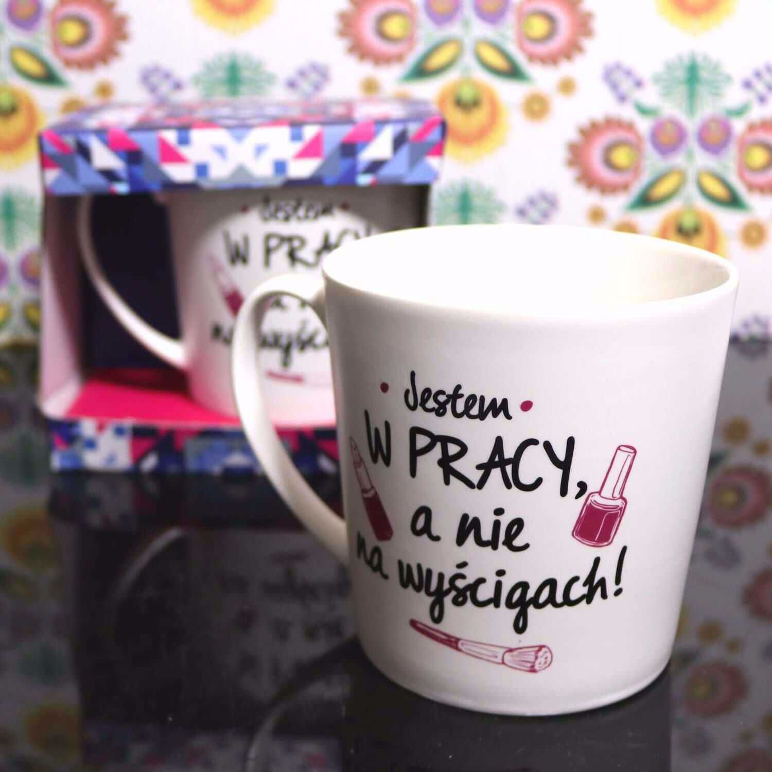 Kubek Jestem w Pracy a Nie na Wyścigach - GodsToys.pl